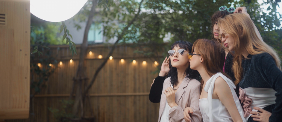Photo Booth Rentals - Supreme Selfie Photo Booth Rentals
